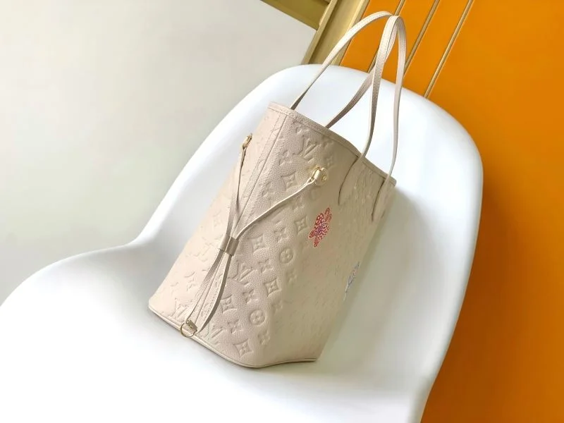 Indistinguishable Louis Vuitton Shopping Bags