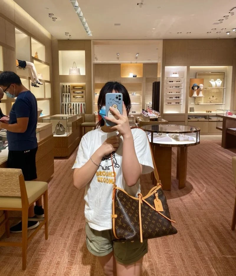 Cut-rate Louis Vuitton Shopping Bags