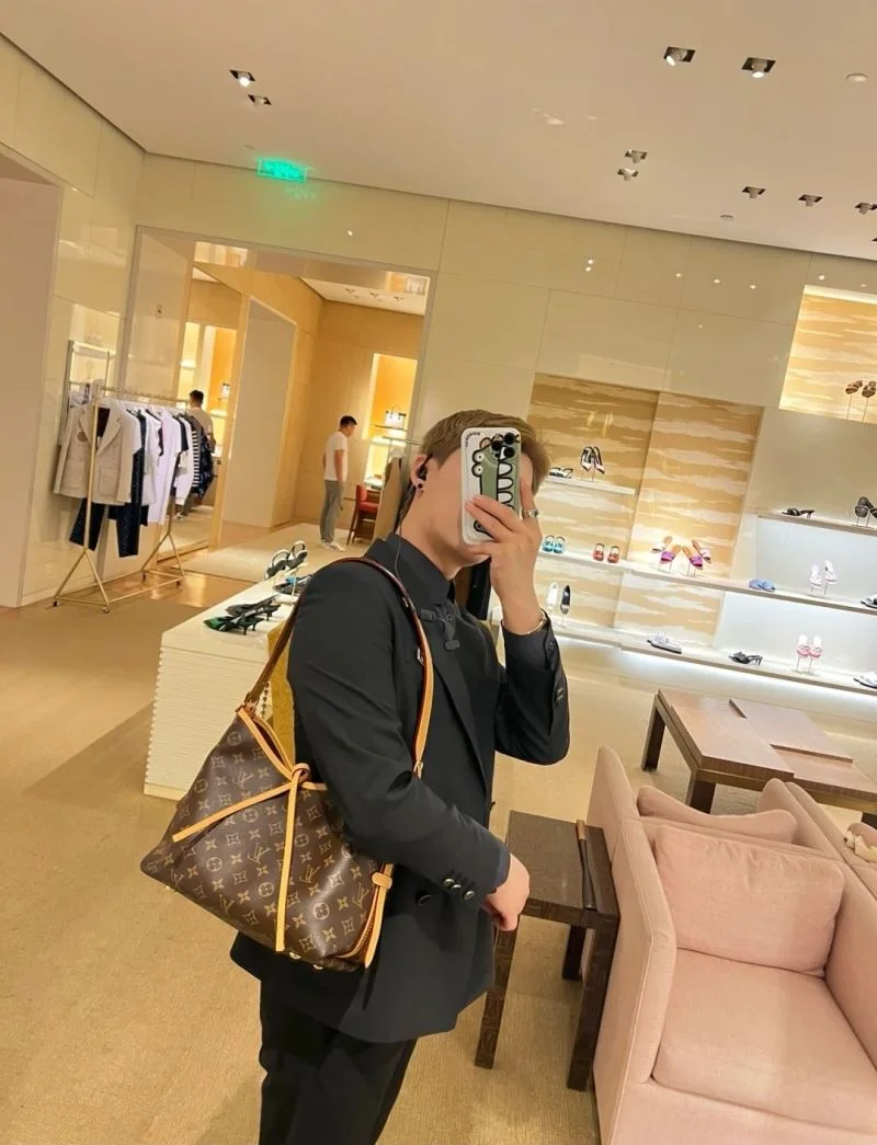 Cut-rate Louis Vuitton Shopping Bags