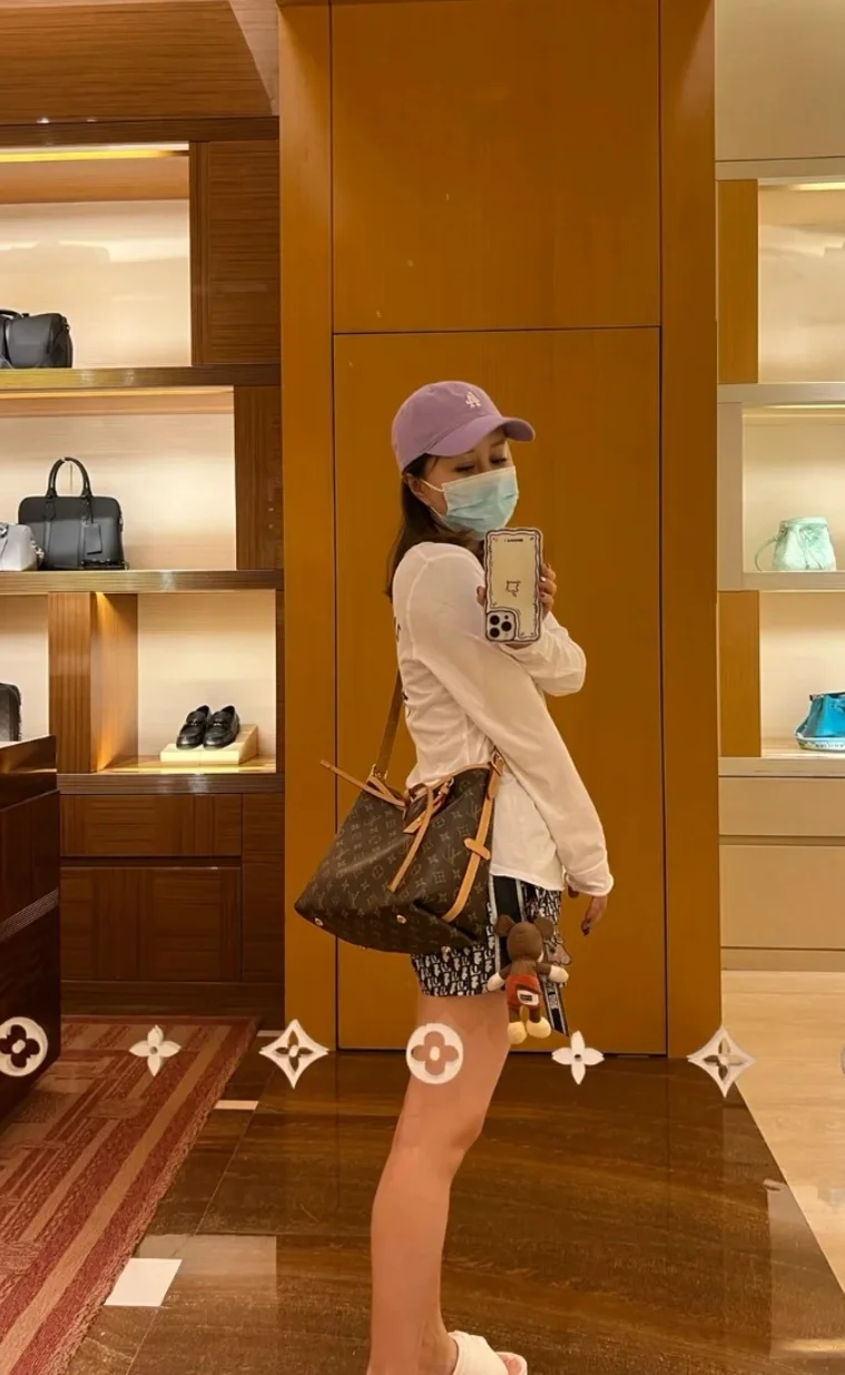 Cut-rate Louis Vuitton Shopping Bags
