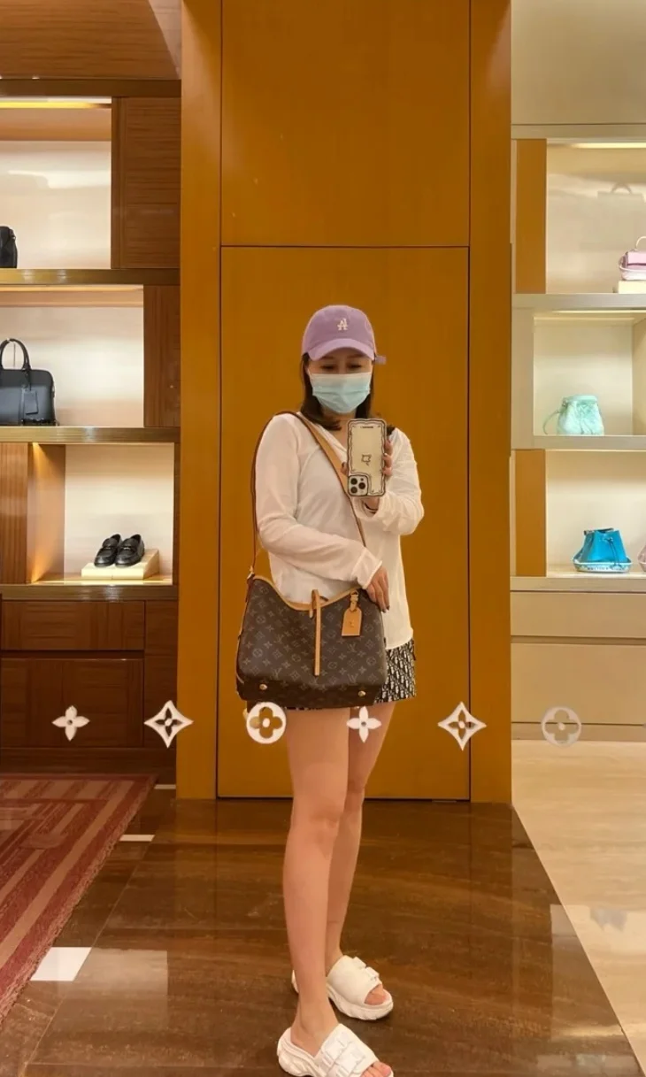 Cut-rate Louis Vuitton Shopping Bags