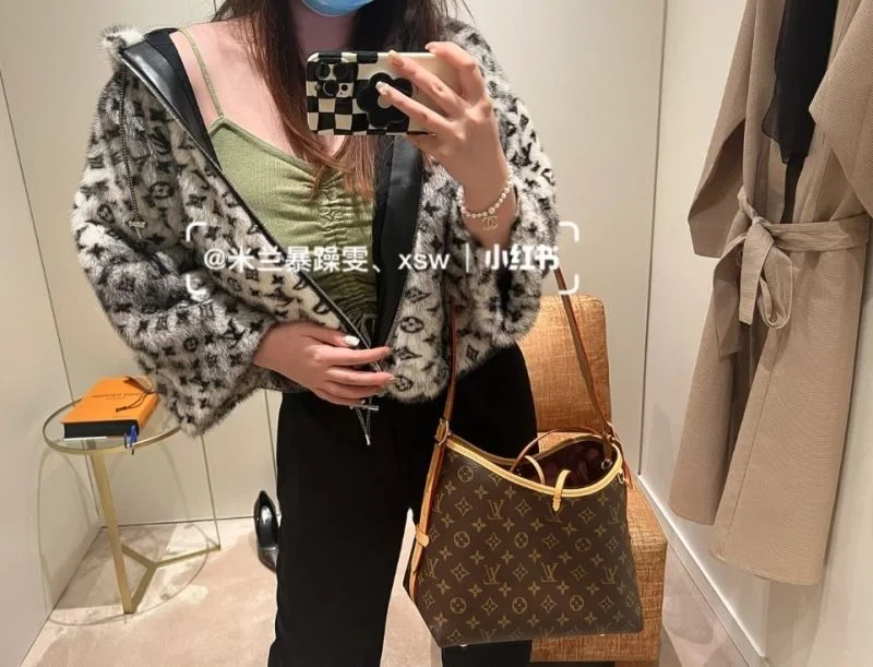 Cut-rate Louis Vuitton Shopping Bags