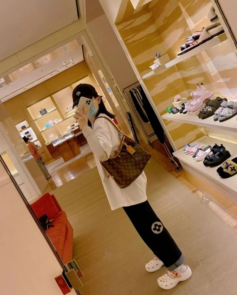 Cut-rate Louis Vuitton Shopping Bags