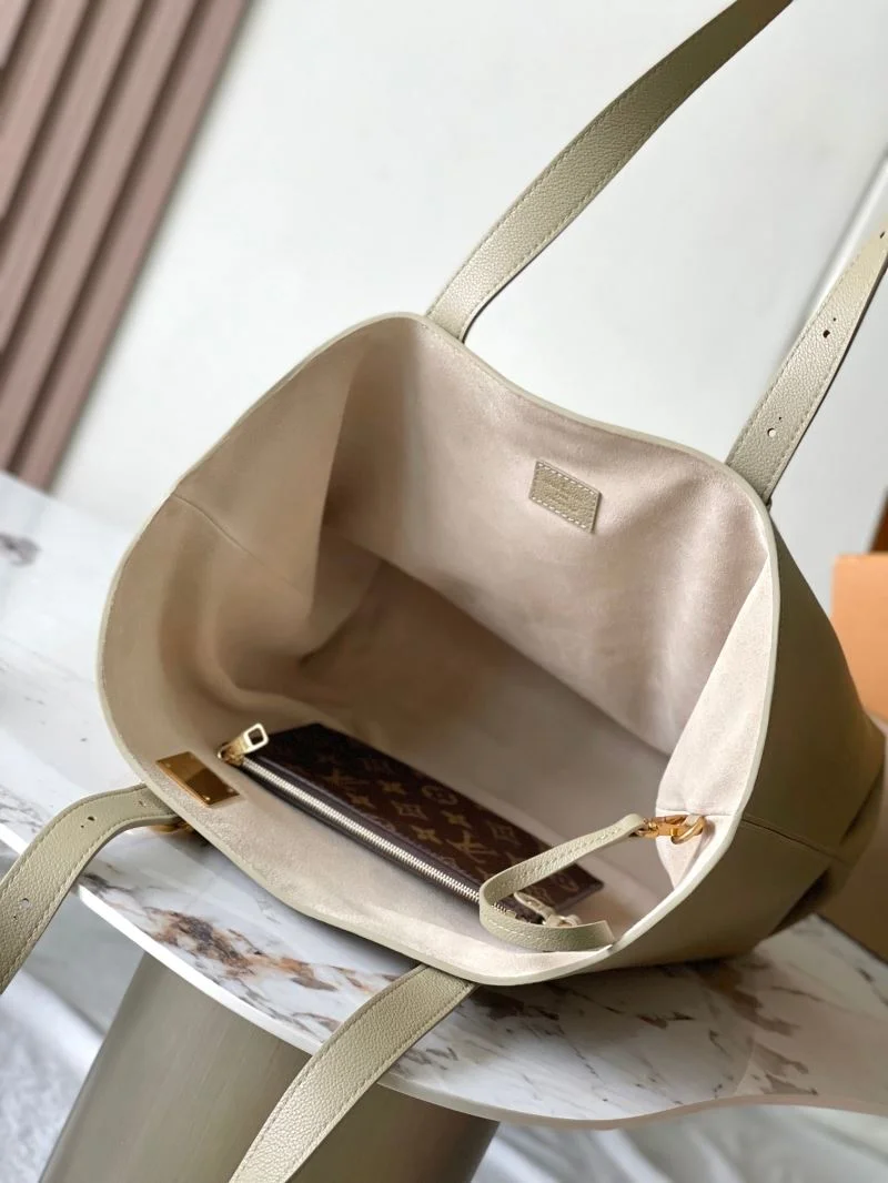 Accurate model Louis Vuitton Shopping Bags