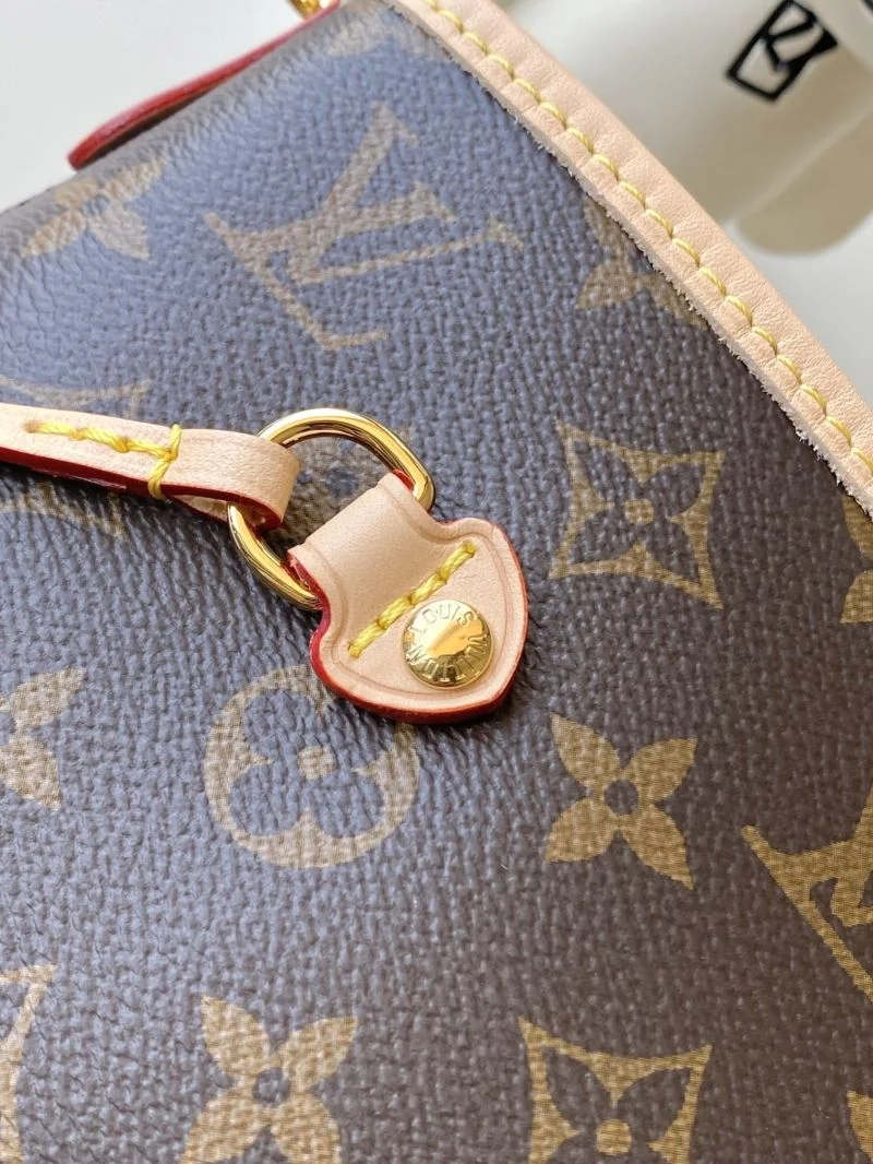 Accurate model Louis Vuitton Shopping Bags
