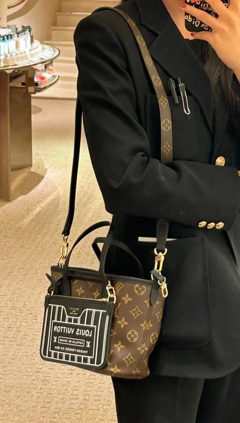 Low-cost Louis Vuitton Shopping Bags