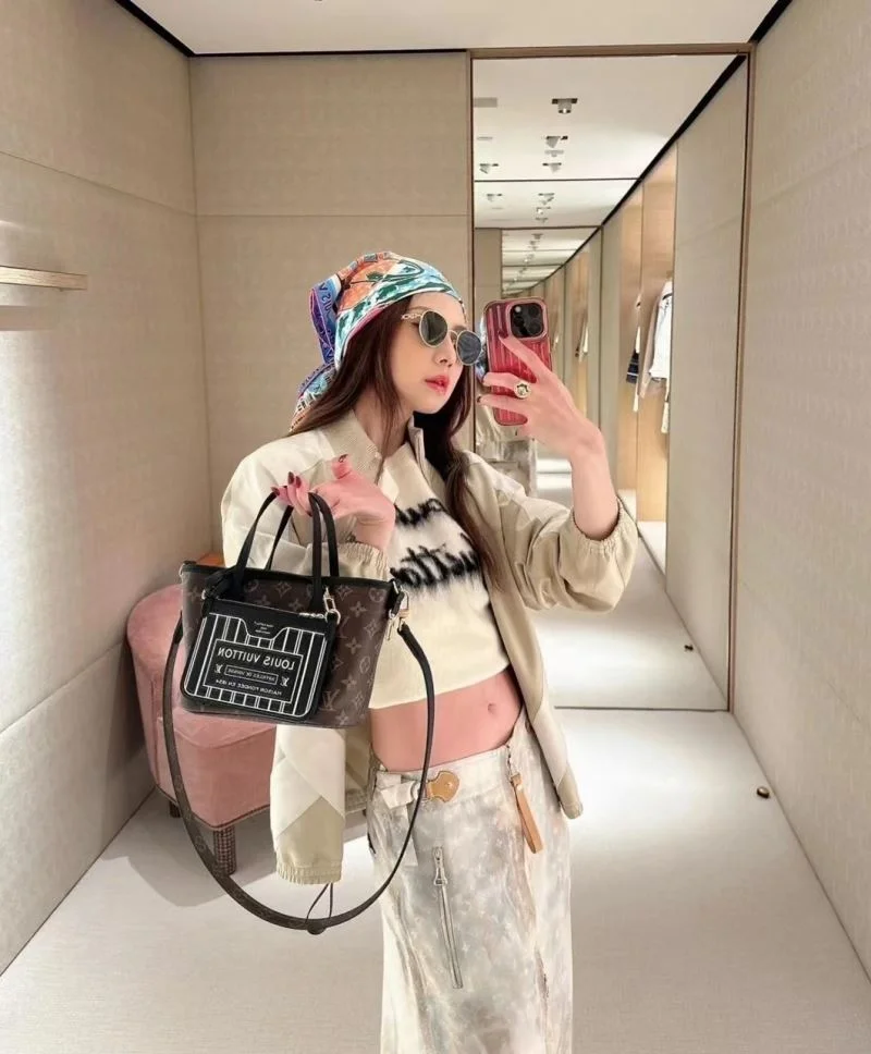 Low-cost Louis Vuitton Shopping Bags
