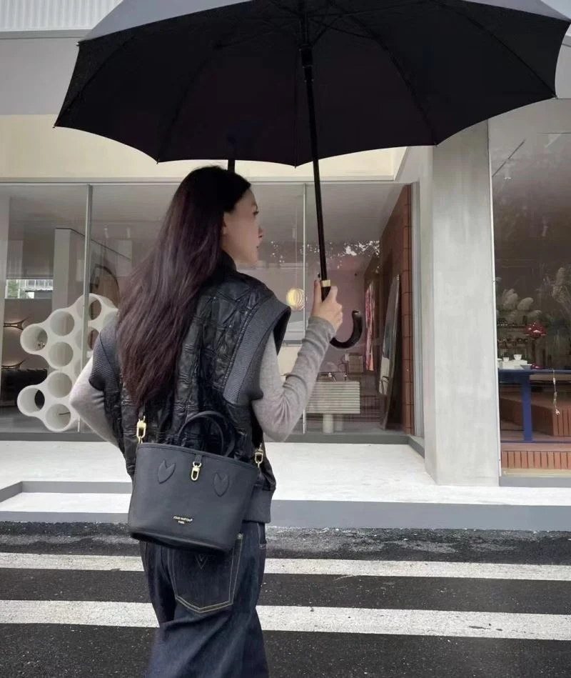 Low-cost Louis Vuitton Shopping Bags