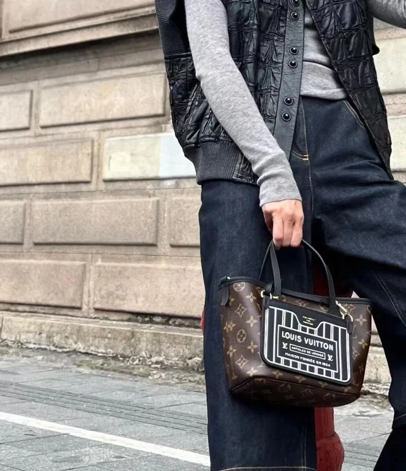 Low-cost Louis Vuitton Shopping Bags