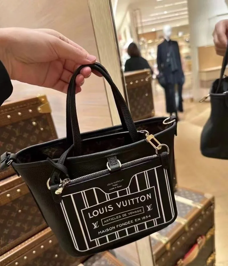 Low-cost Louis Vuitton Shopping Bags