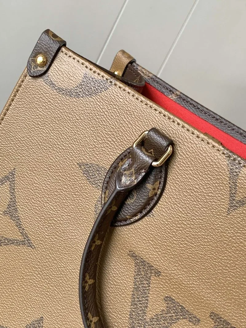 Accurate model Louis Vuitton Shopping Bags