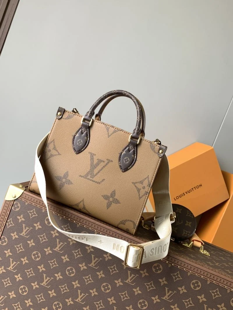 Indistinguishable Louis Vuitton Shopping Bags