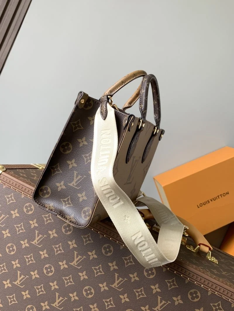 Indistinguishable Louis Vuitton Shopping Bags