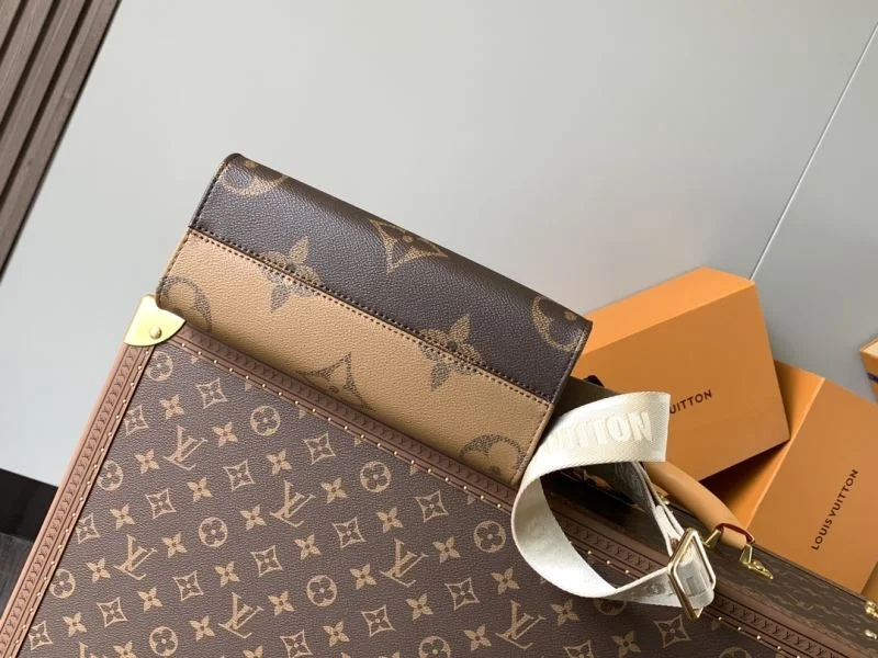 Indistinguishable Louis Vuitton Shopping Bags