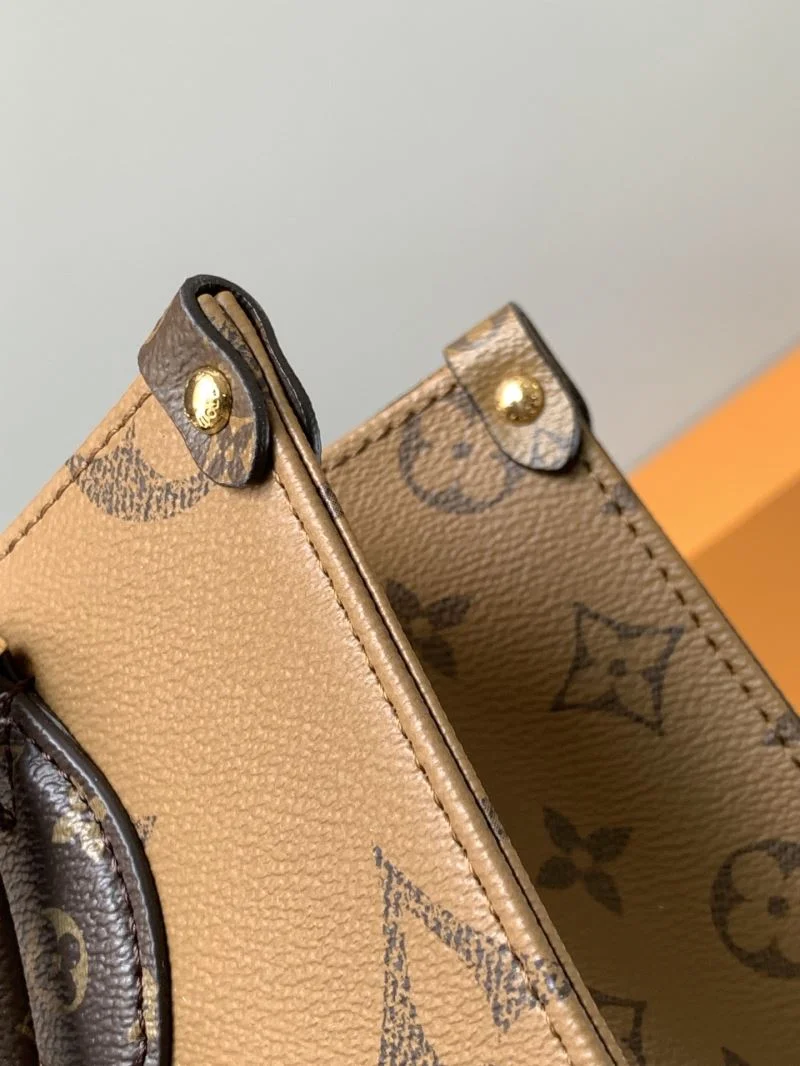 Indistinguishable Louis Vuitton Shopping Bags