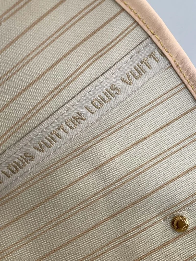 Low-cost Louis Vuitton Shopping Bags