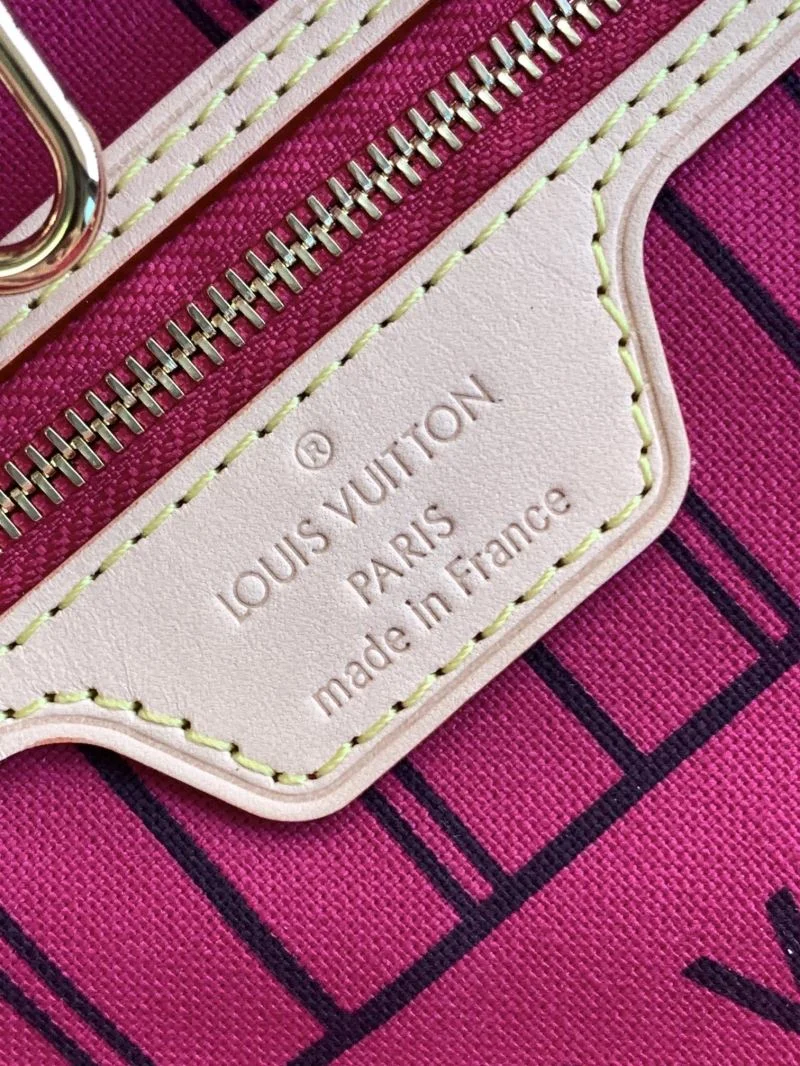 Exact replica Louis Vuitton Shopping Bags