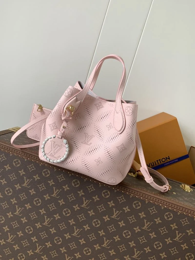 Accurate model Louis Vuitton Shopping Bags