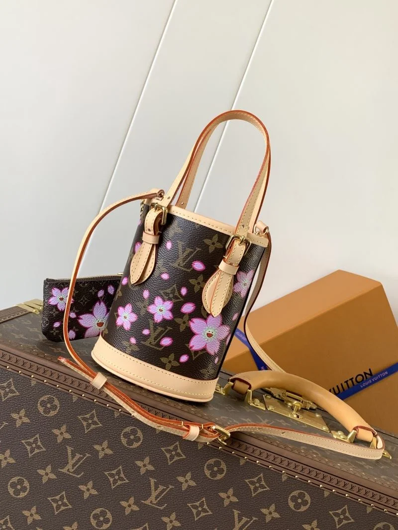 Indistinguishable Louis Vuitton Shopping Bags