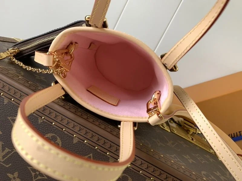 Indistinguishable Louis Vuitton Shopping Bags