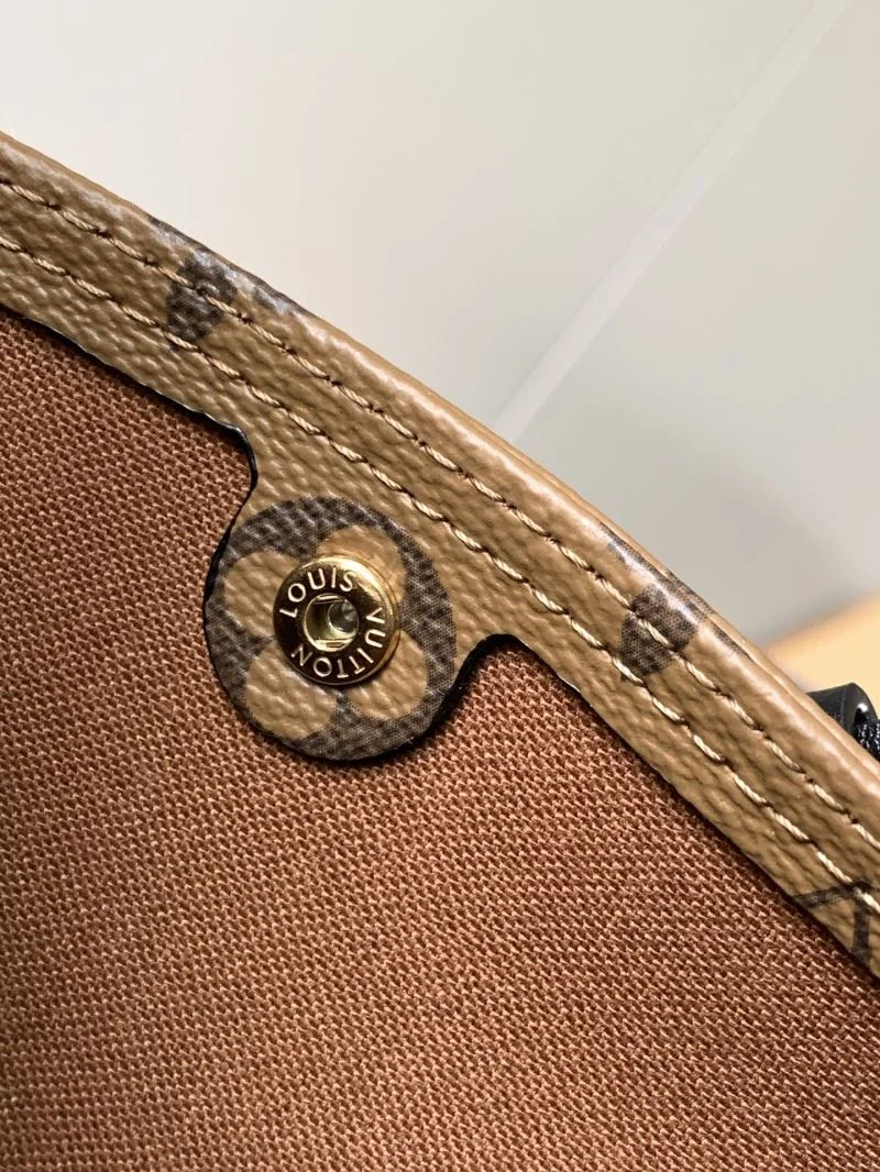 Low-cost Louis Vuitton Shopping Bags