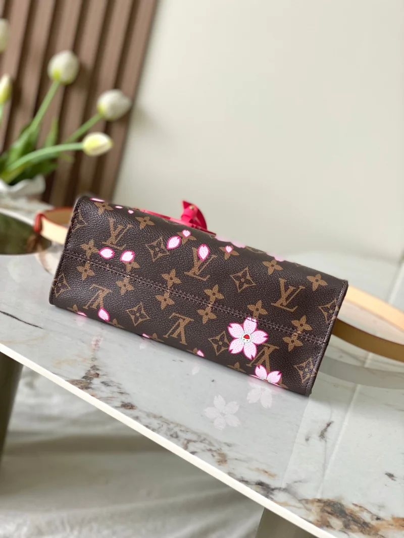 Exact replica Louis Vuitton Shopping Bags