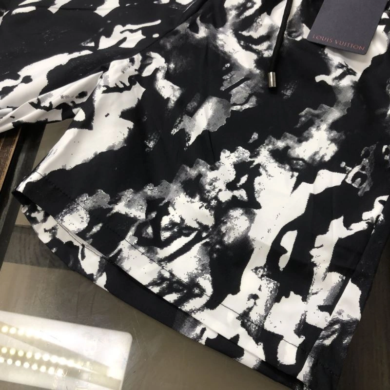 Value-priced Louis Vuitton Short Pants