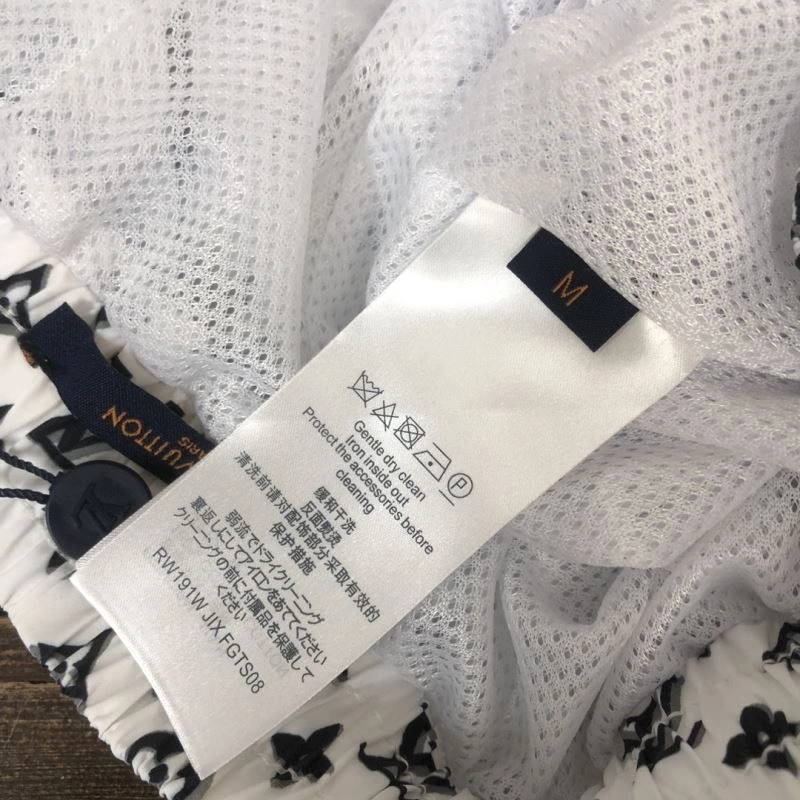 Value-priced Louis Vuitton Short Pants