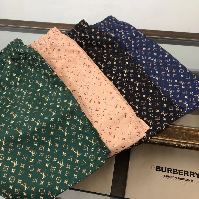 Accurate model Louis Vuitton Short Pants