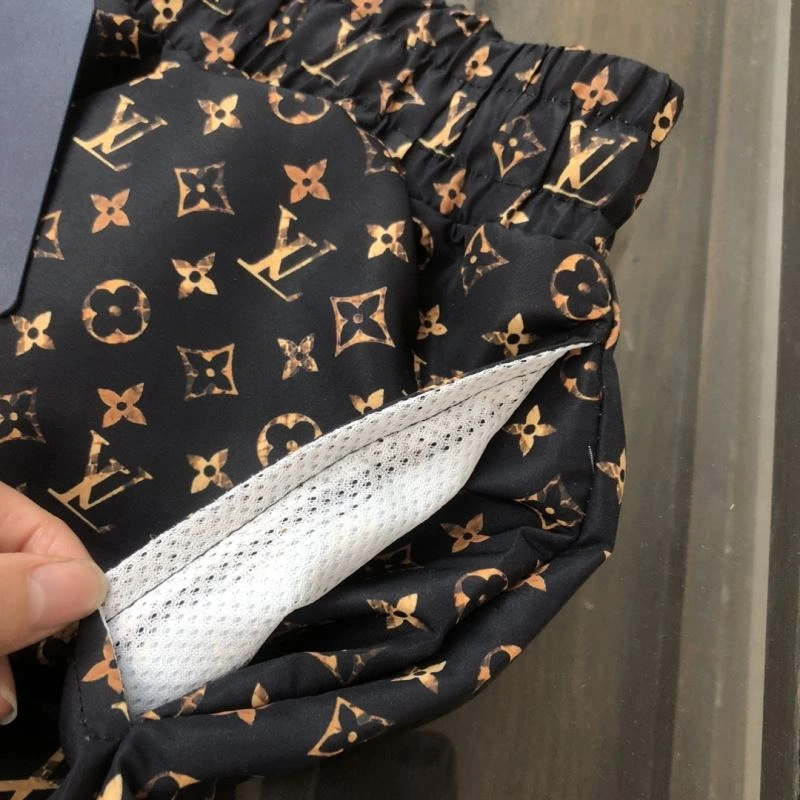Accurate model Louis Vuitton Short Pants