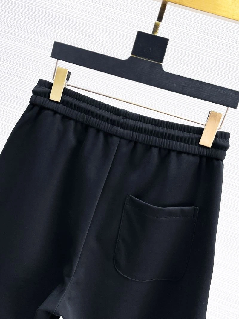 Value-priced Louis Vuitton Short Pants