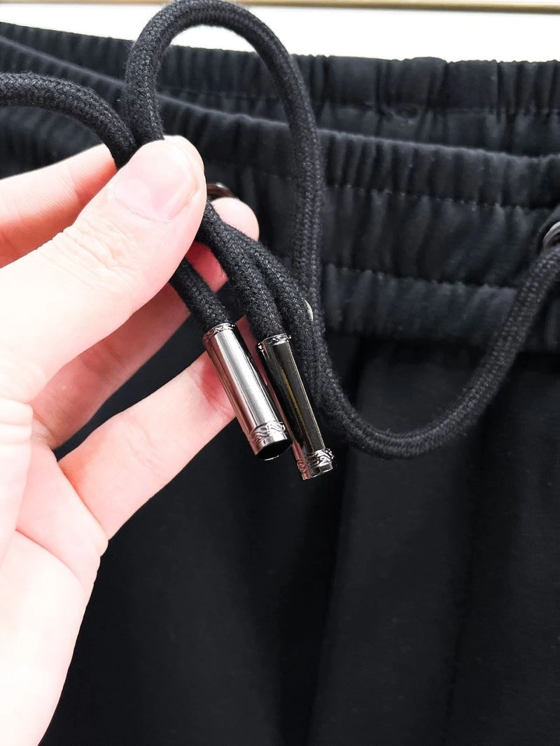 Value-priced Louis Vuitton Short Pants