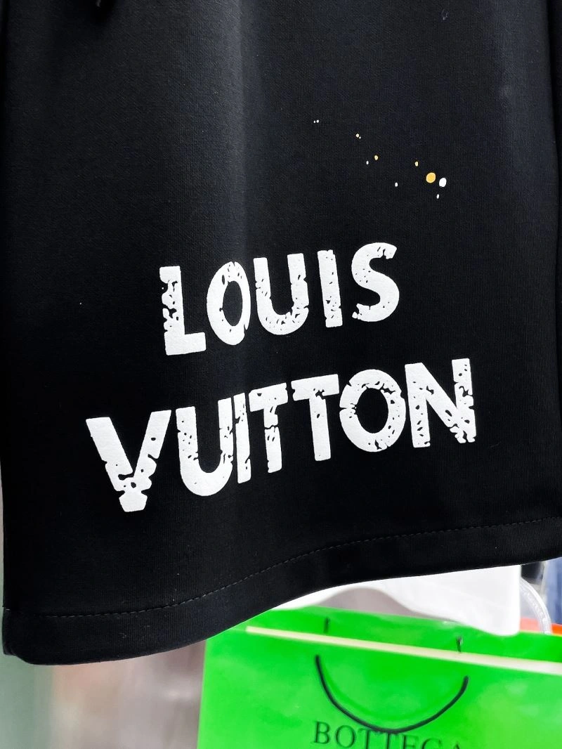 Accurate model Louis Vuitton Short Pants