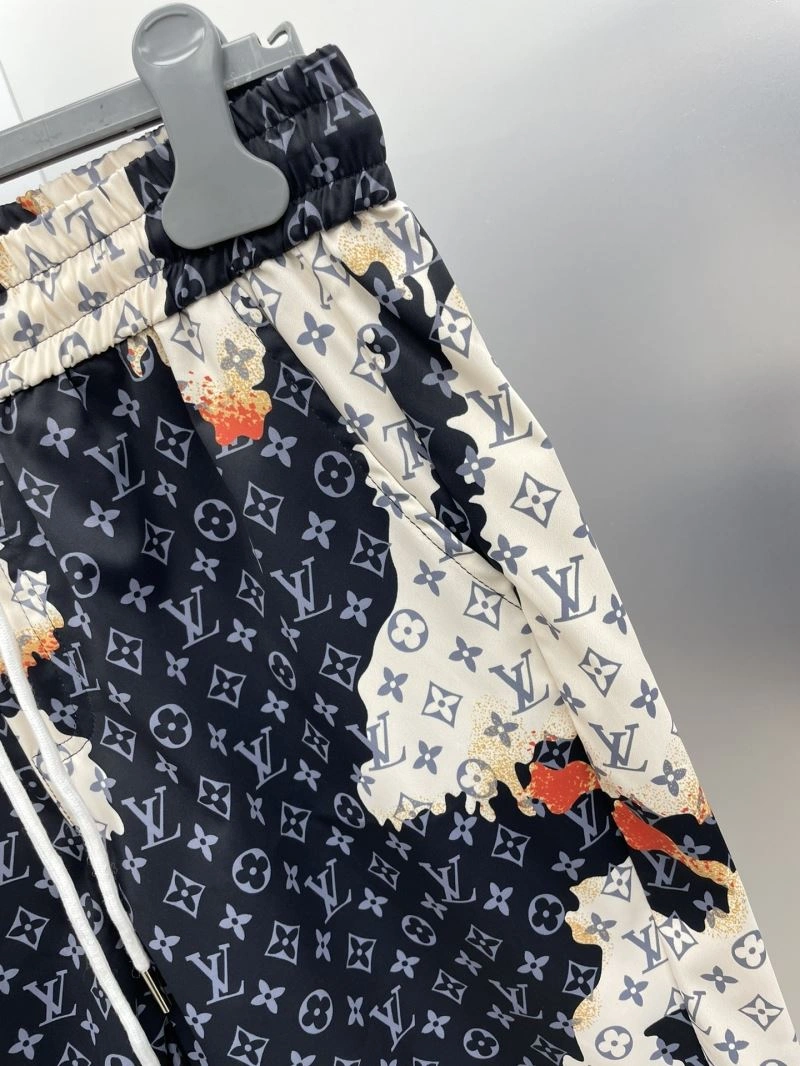 Value-priced Louis Vuitton Short Pants
