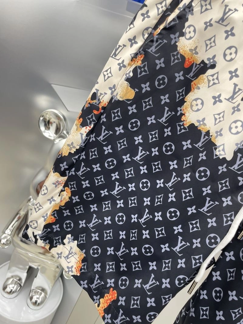 Value-priced Louis Vuitton Short Pants