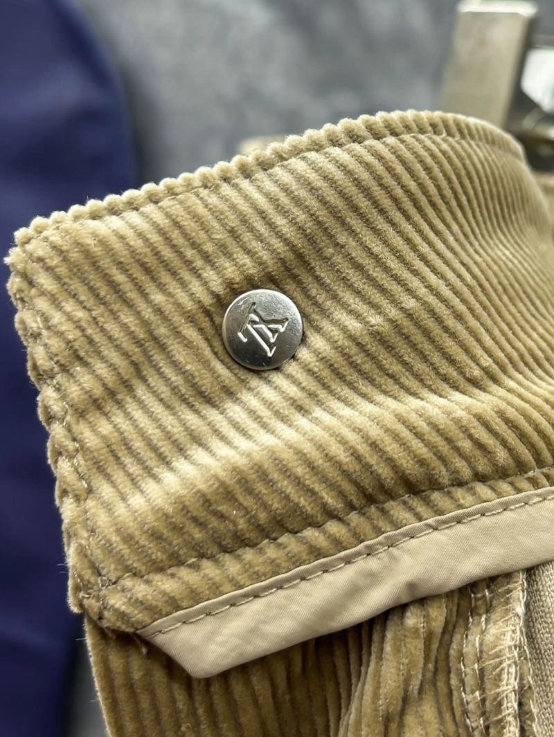 Brand-authenticated Louis Vuitton Short Pants