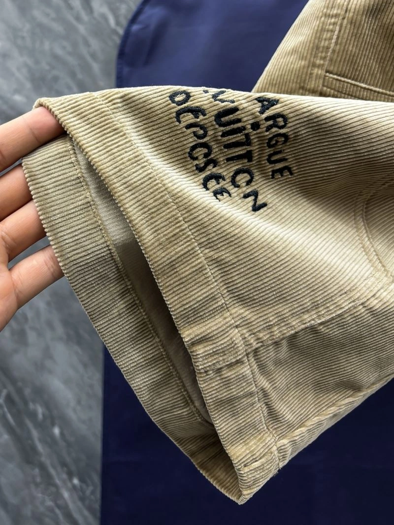 Brand-authenticated Louis Vuitton Short Pants