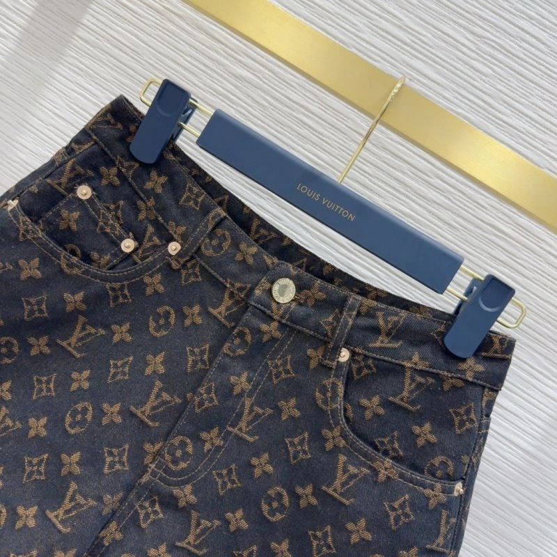Value-priced Louis Vuitton Short Pants