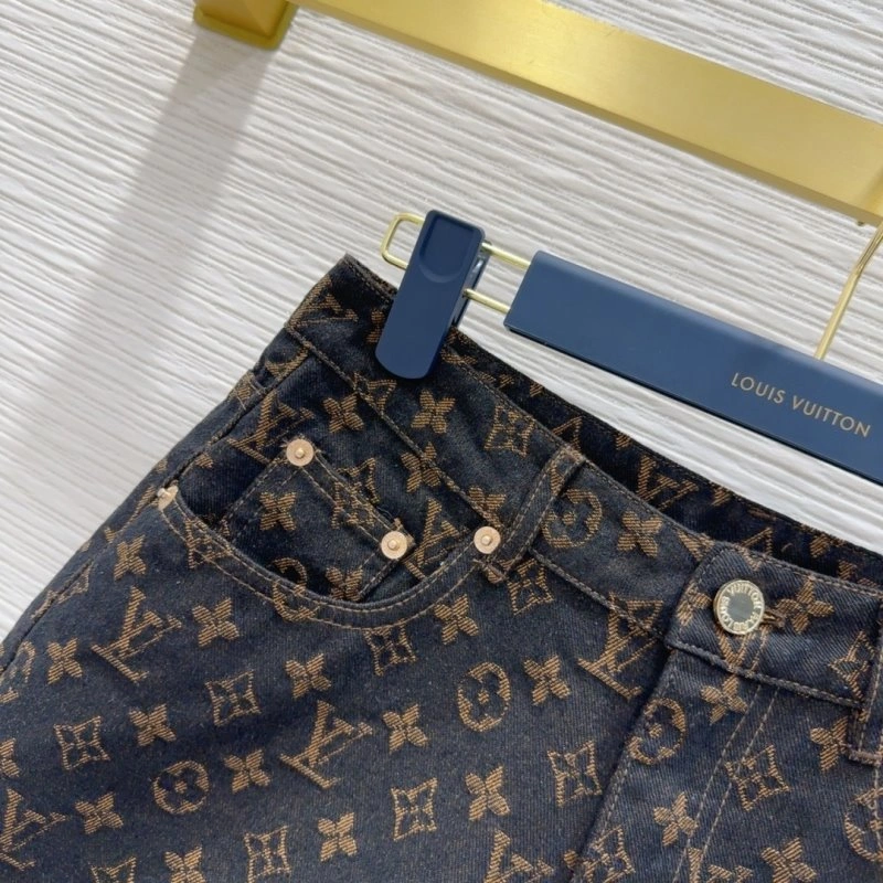 Value-priced Louis Vuitton Short Pants
