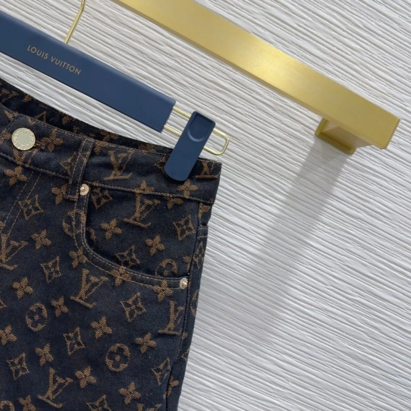 Value-priced Louis Vuitton Short Pants