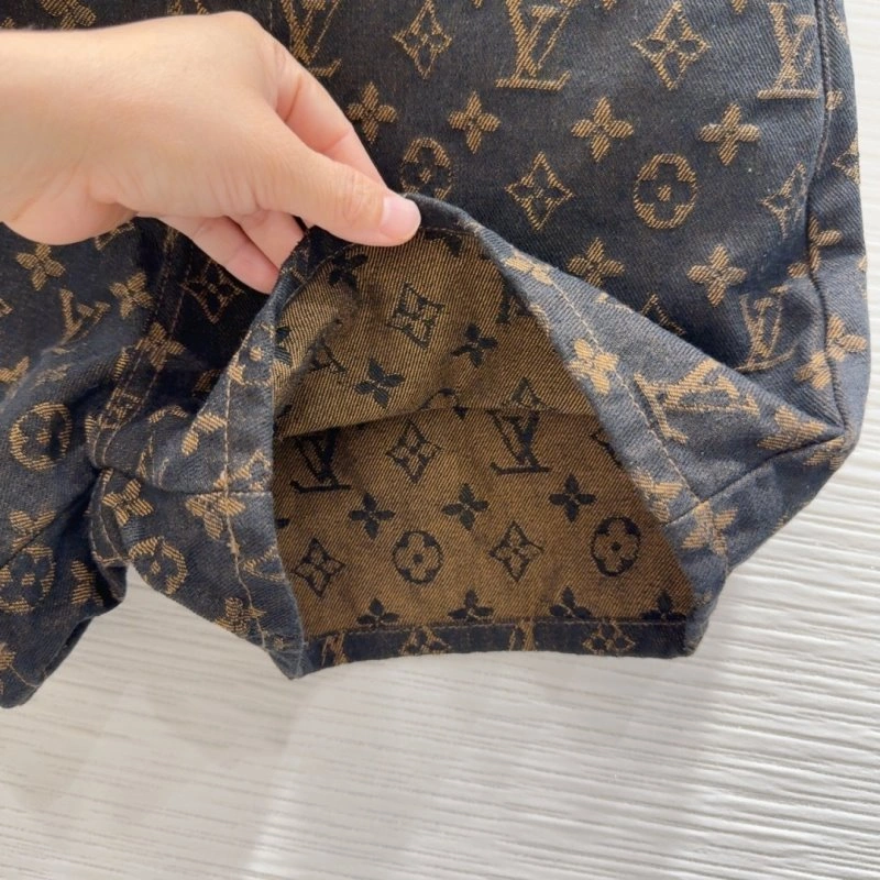 Value-priced Louis Vuitton Short Pants