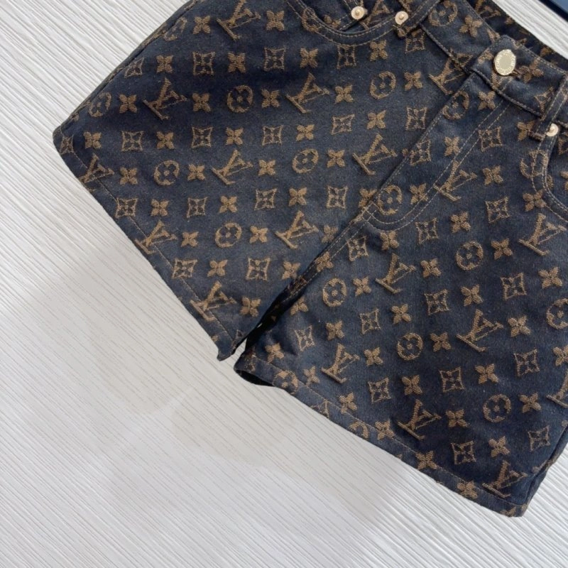 Value-priced Louis Vuitton Short Pants