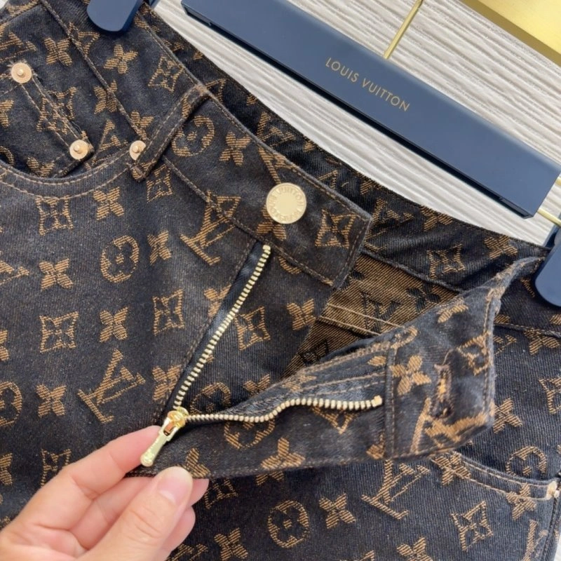 Value-priced Louis Vuitton Short Pants