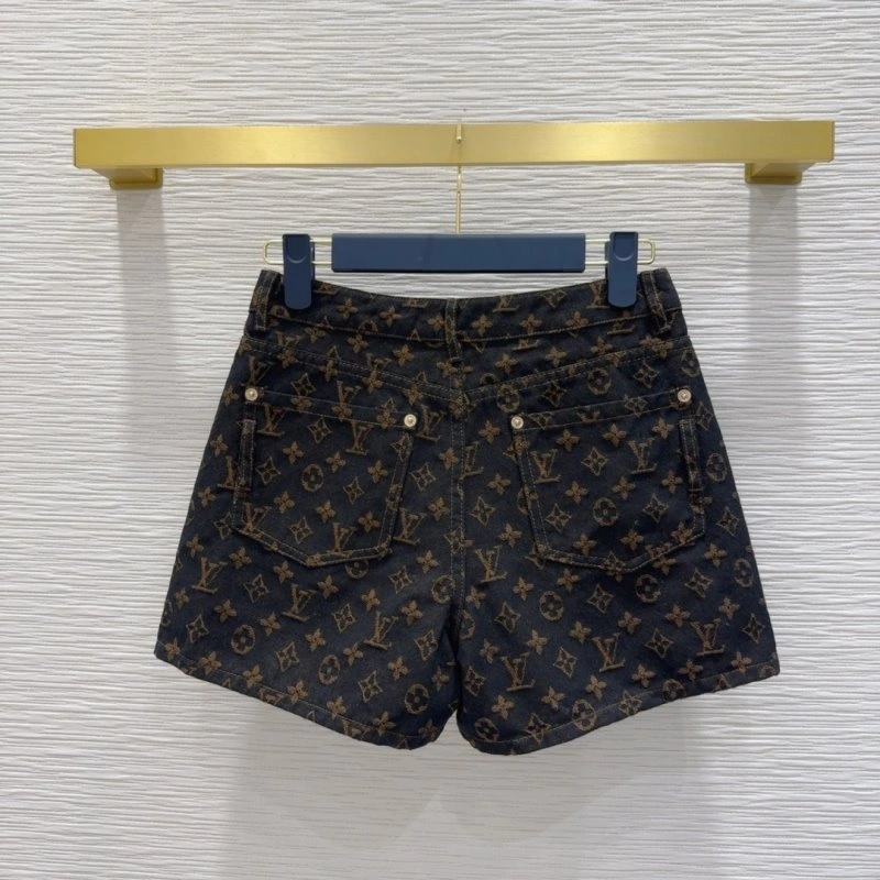 Value-priced Louis Vuitton Short Pants