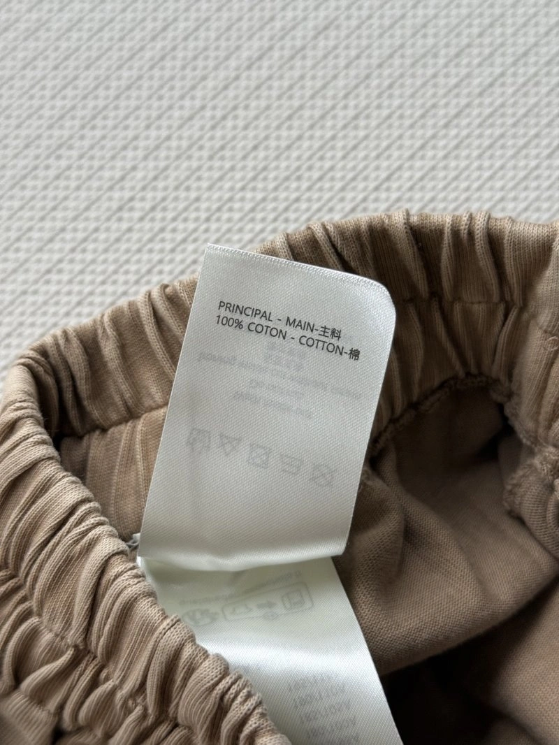 Value-priced Louis Vuitton Short Pants