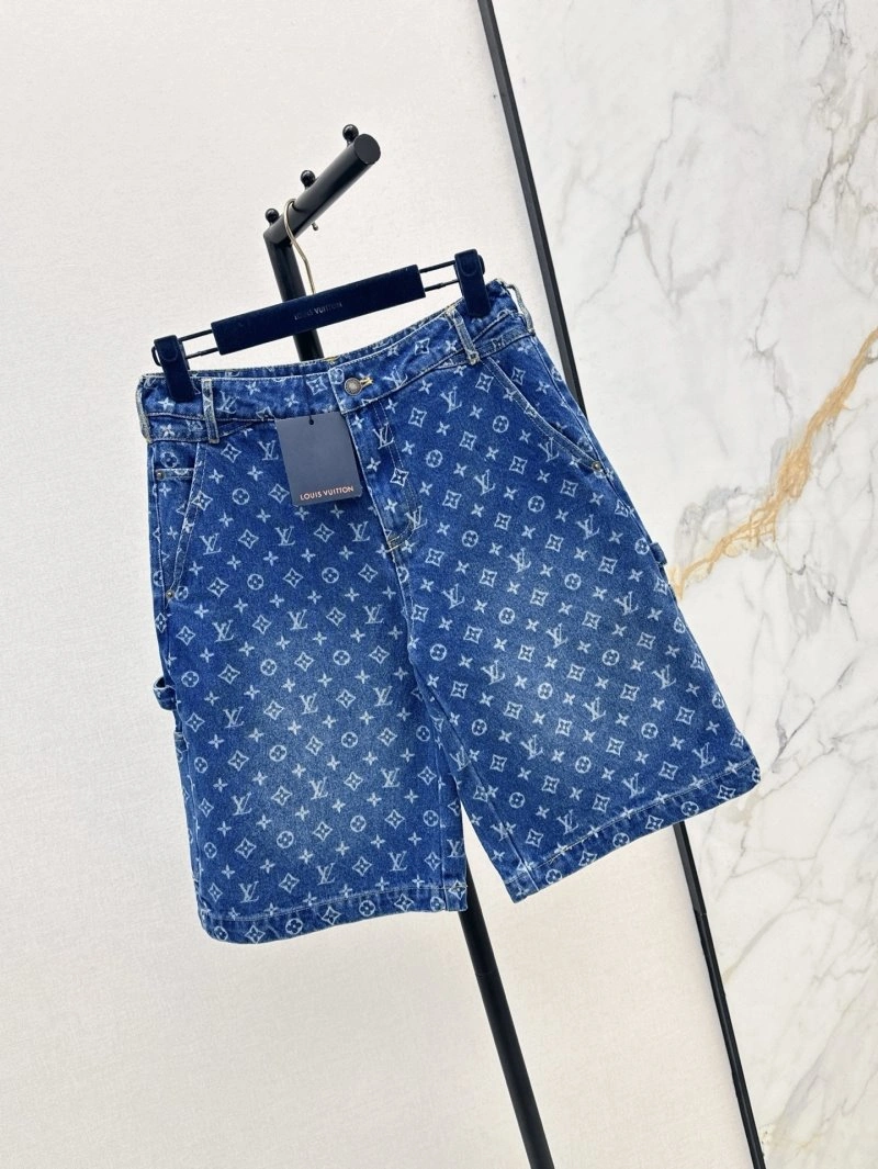 Accurate model Louis Vuitton Short Pants