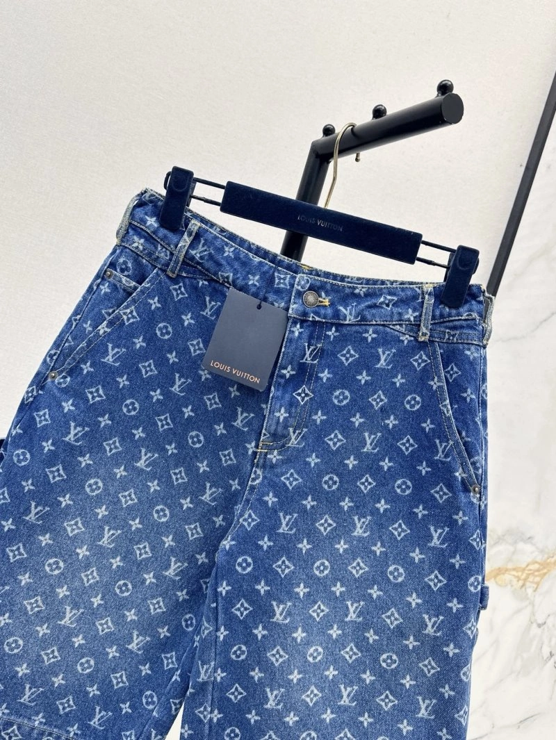 Accurate model Louis Vuitton Short Pants