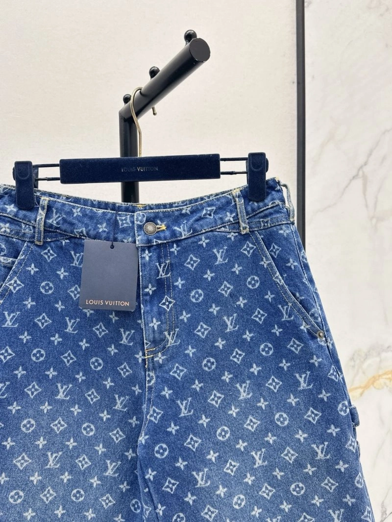 Accurate model Louis Vuitton Short Pants