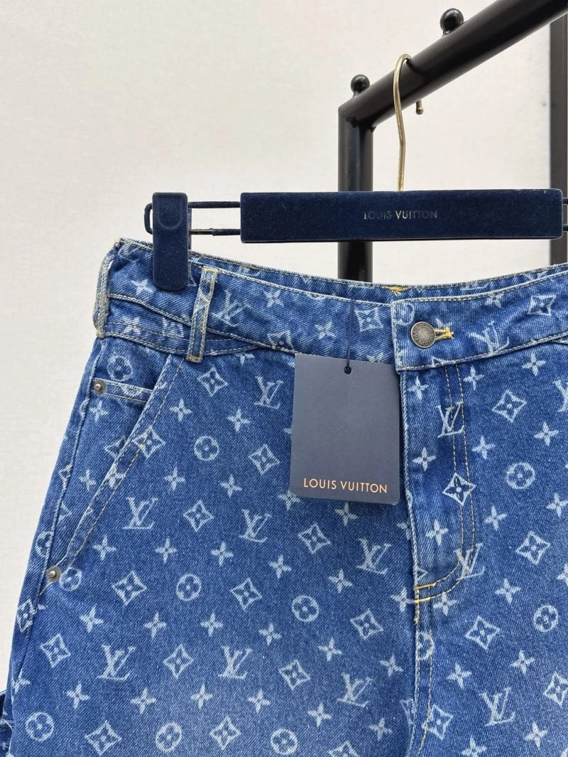 Accurate model Louis Vuitton Short Pants