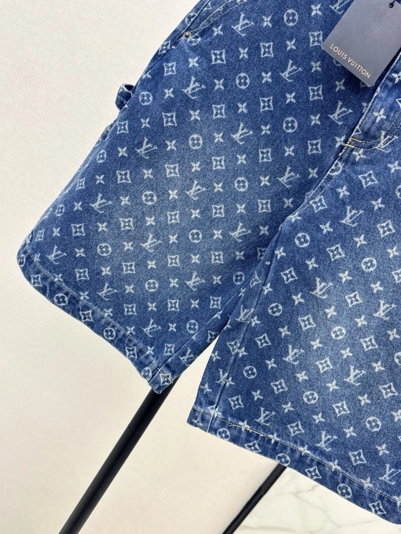 Accurate model Louis Vuitton Short Pants
